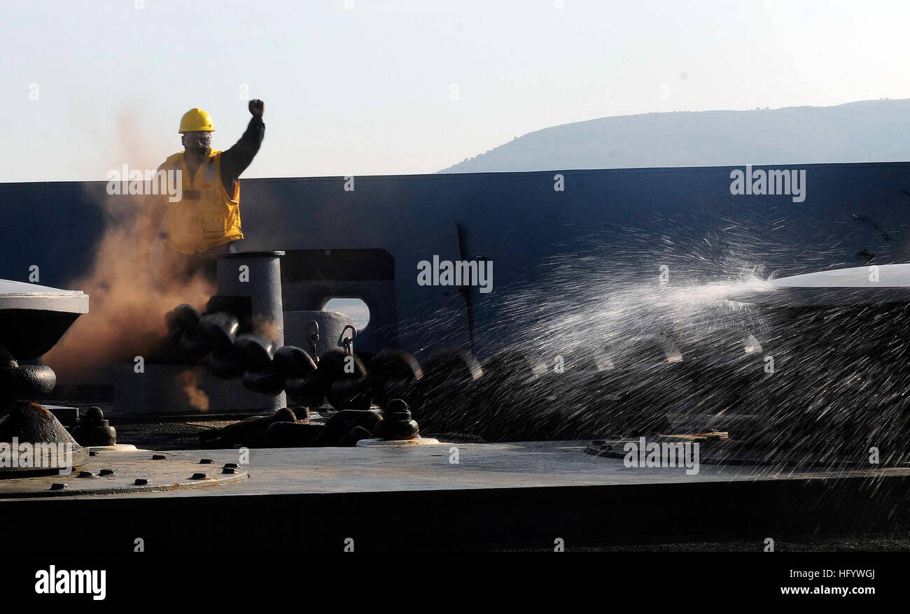 Drop anchor hi-res stock photography and images - Alamy