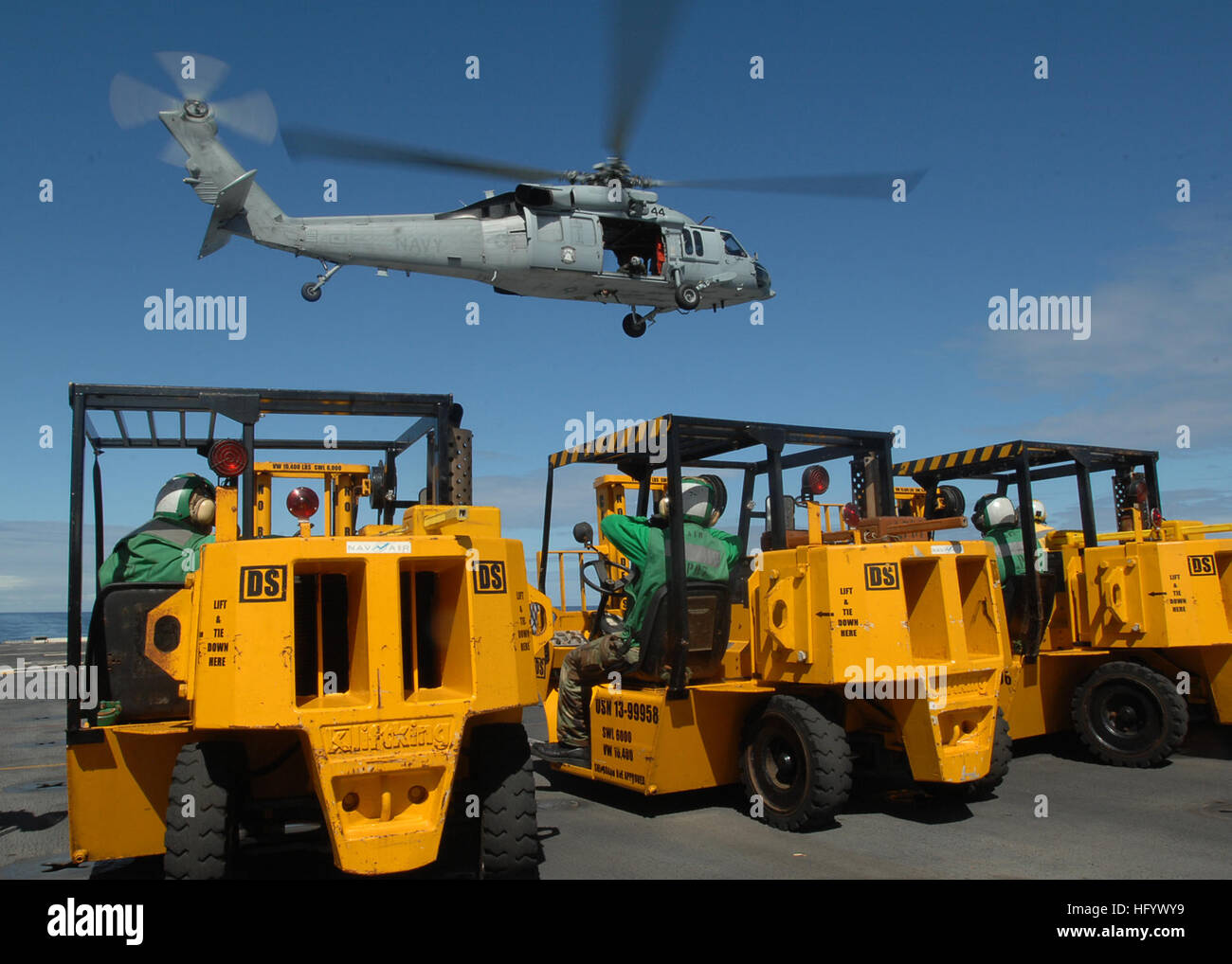 New forklifts hi-res stock photography and images - Alamy
