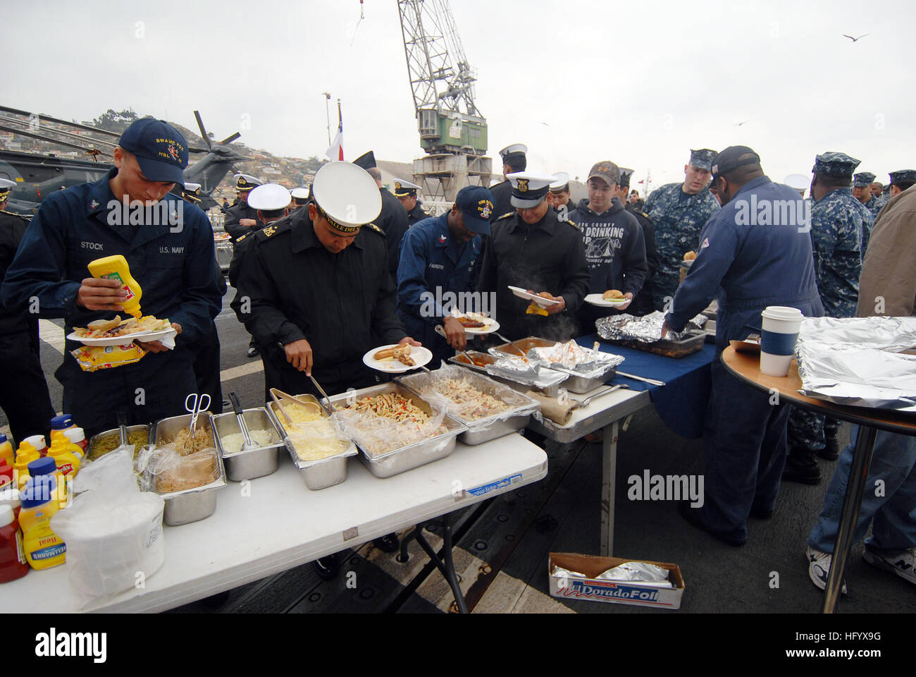 Uss thach ffg 43 hi-res stock photography and images - Alamy