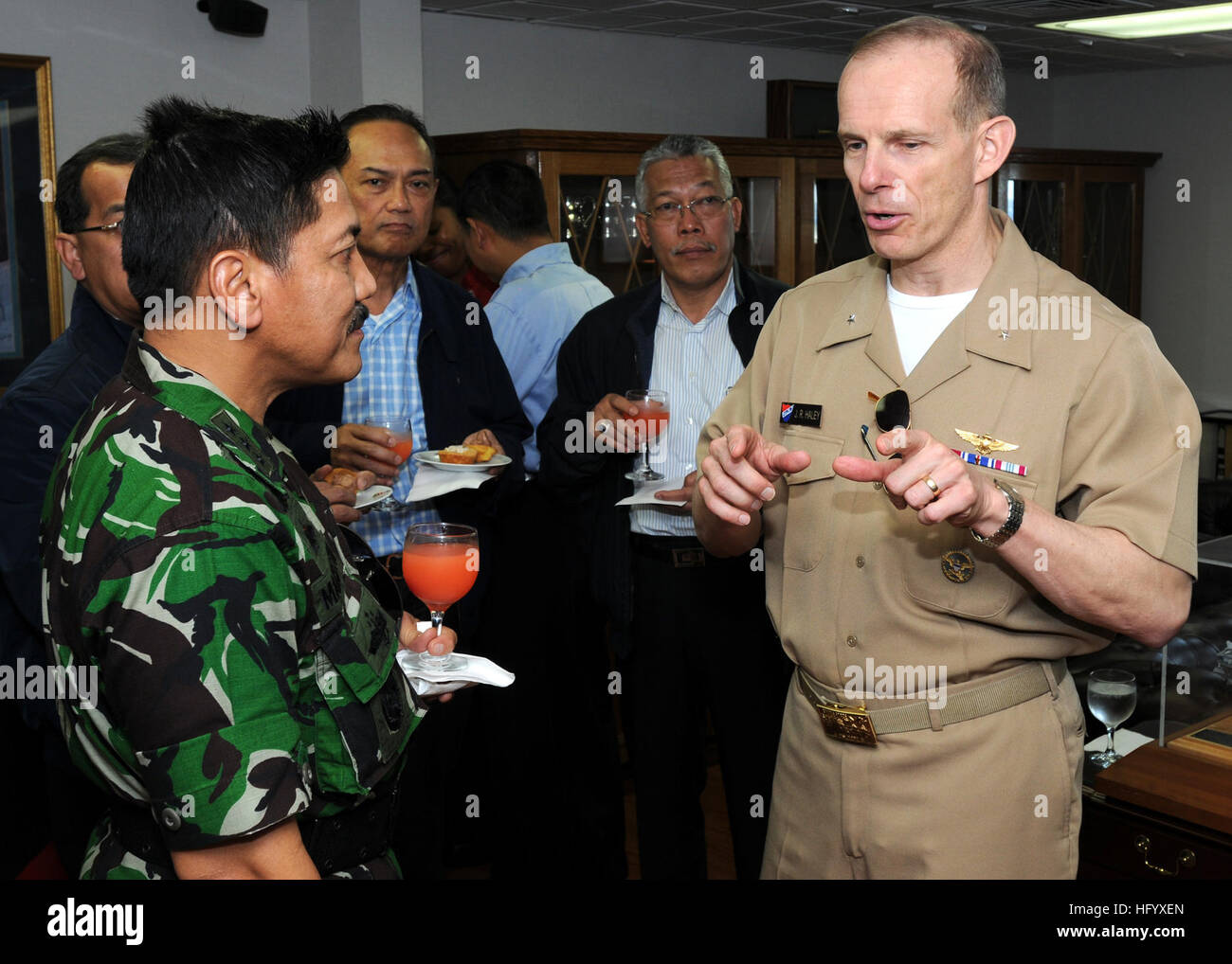 George strait and military hi-res stock photography and images - Alamy