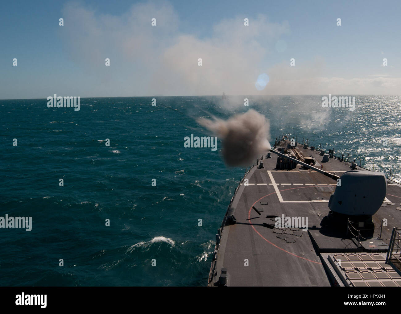 5 inch 54 caliber mk 45 lightweight gun hi-res stock photography and ...