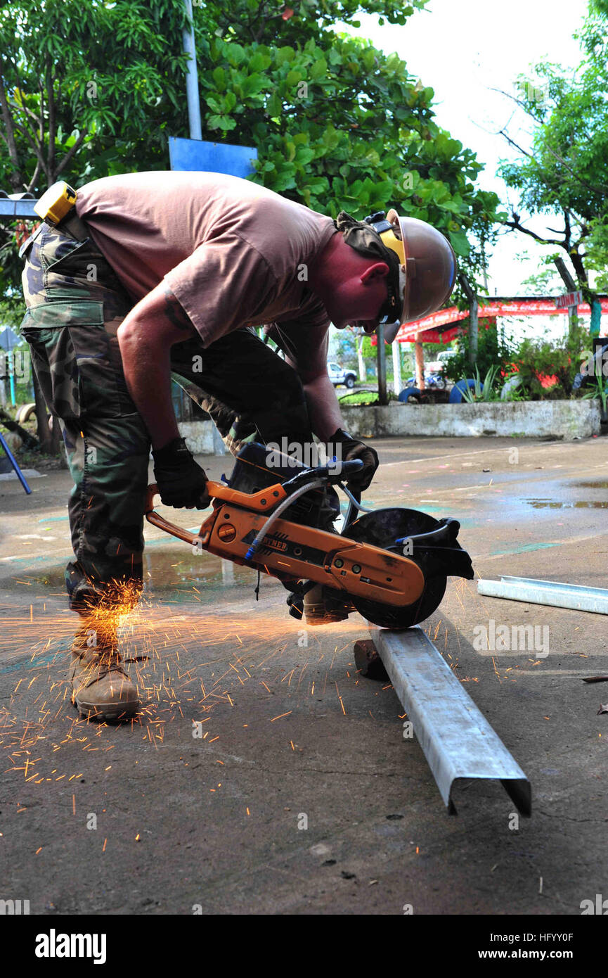 110717-F-NJ219-026 ACAJUTLA, El Salvador (July 17, 2011) Steelworker ...