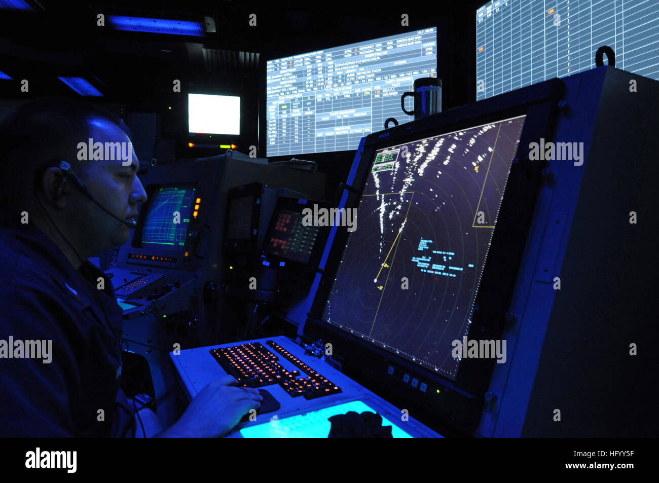 Control center us aircraft carrier hi-res stock photography and images ...