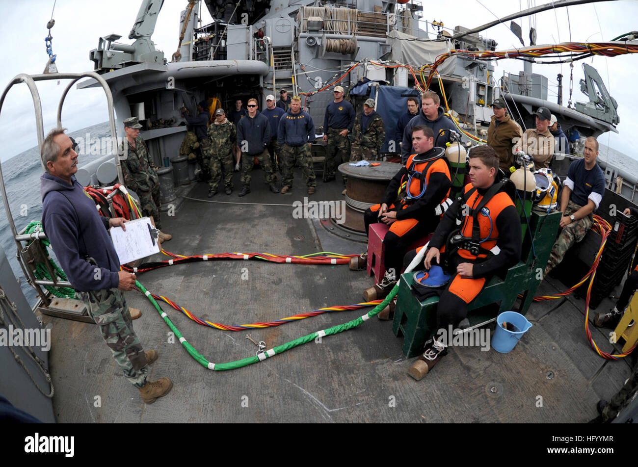 110729-N-EF447-034 NORTH SEA (July 29, 2011) U.S. Navy Divers assigned ...