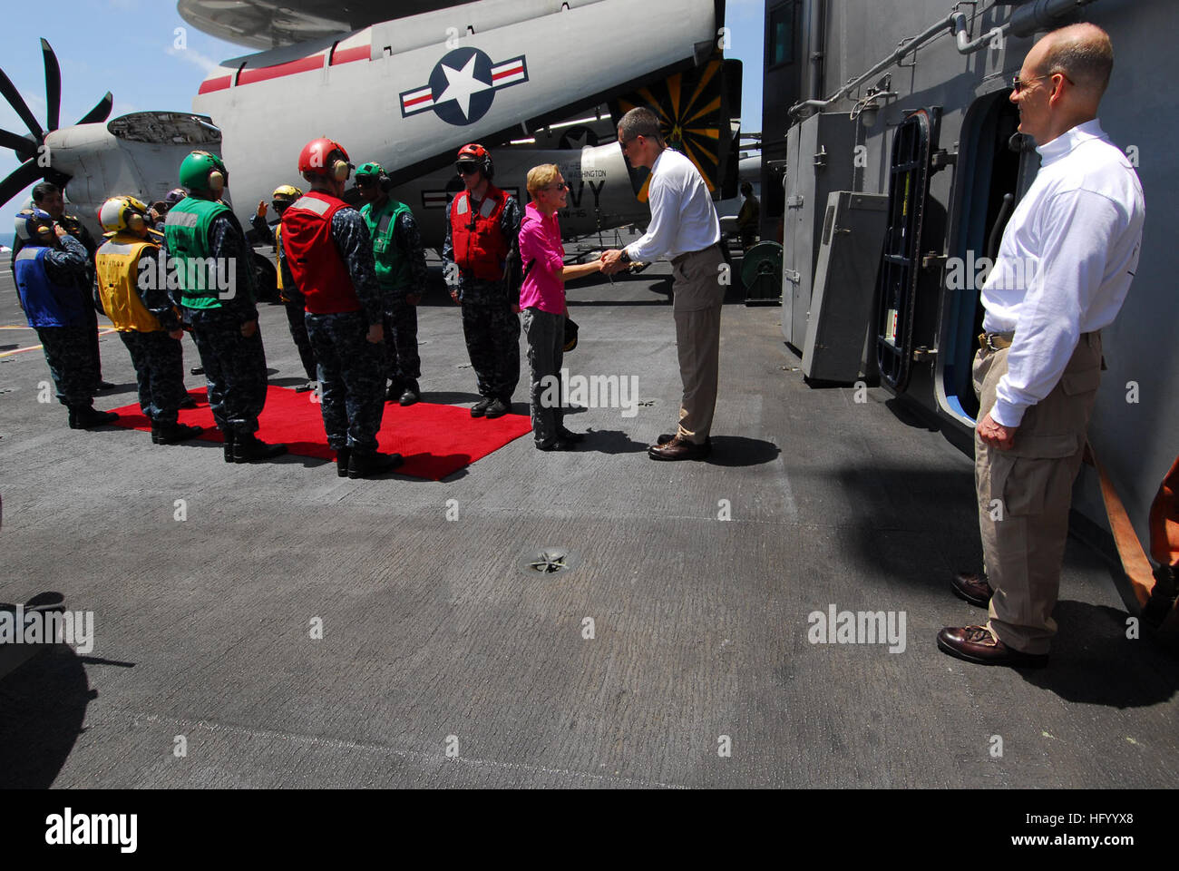 110805-N-AW206-004 GULF OF THAILAND (Aug. 5, 2011) Capt. David Lausman ...