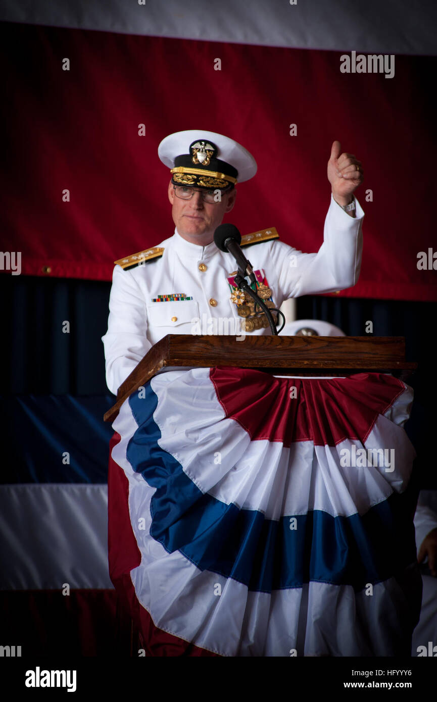 The commander of Naval Network Warfare Command gives a thumbs-up at the ...