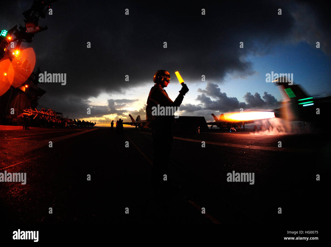 Aviation boatswains mate handling 3rd class andrew runge hi-res stock ...