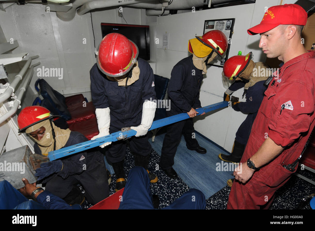110812-N-DU438-132 GULF OF OMAN (Aug. 12, 2011) Machinery Repairman 1st ...