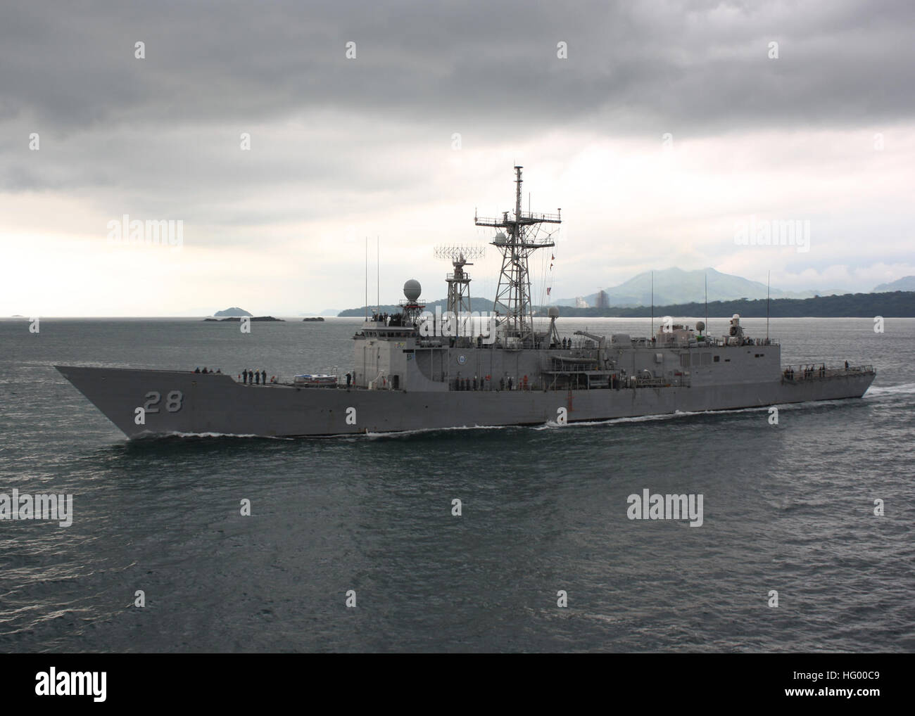 Sailors aboard guided-missile frigate USS Boone (FFG 28) render honors ...