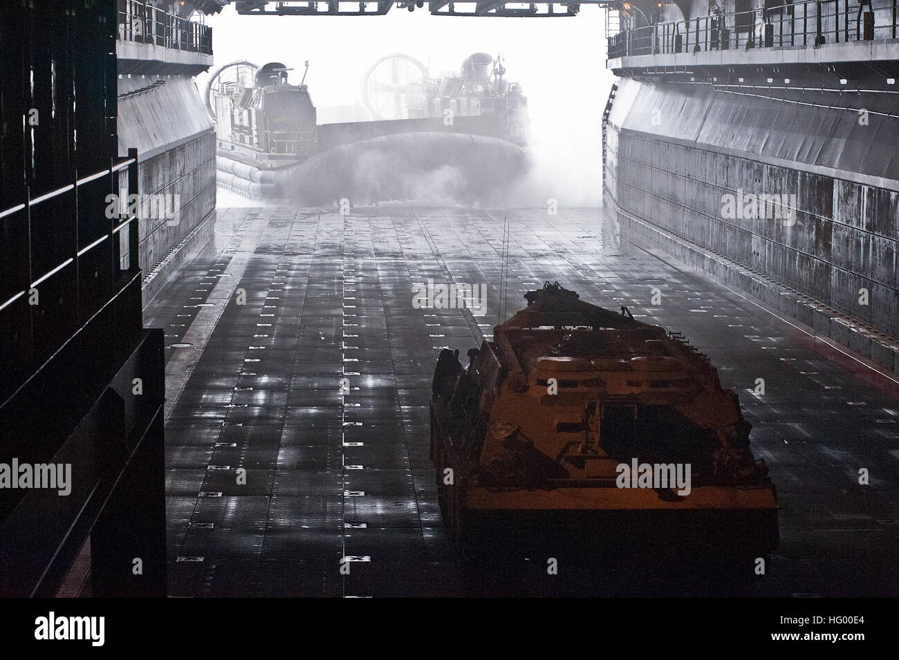 110815-N-DX615-126 PACIFIC OCEAN (Aug. 15, 2011) A landing craft, air ...