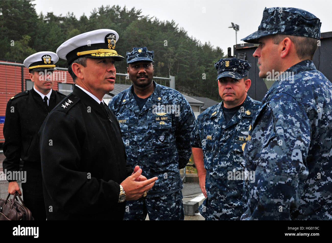 The commander of the U.S. 6th Fleet meets with the commanding officer ...