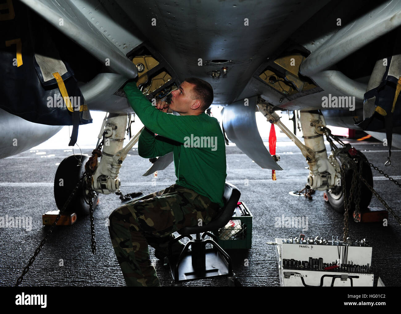 Aviation structural mechanic equipment 2nd class brandon peter hi-res ...