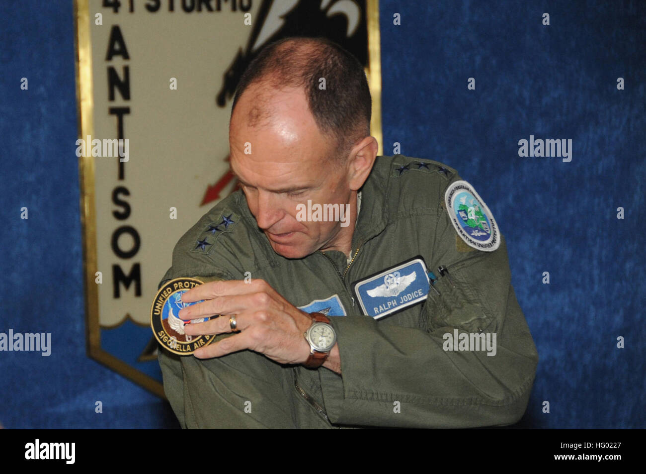 Commander of Combined Forces Air Component exchanges shoulder patch ...