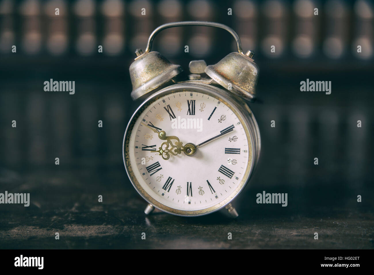 Old fashioned metal alarm clock hi-res stock photography and images - Alamy