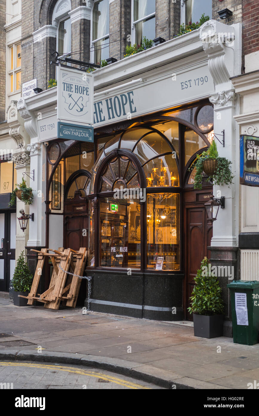 The Hope public house, Cowcross Street, Smithfield, London, England ...