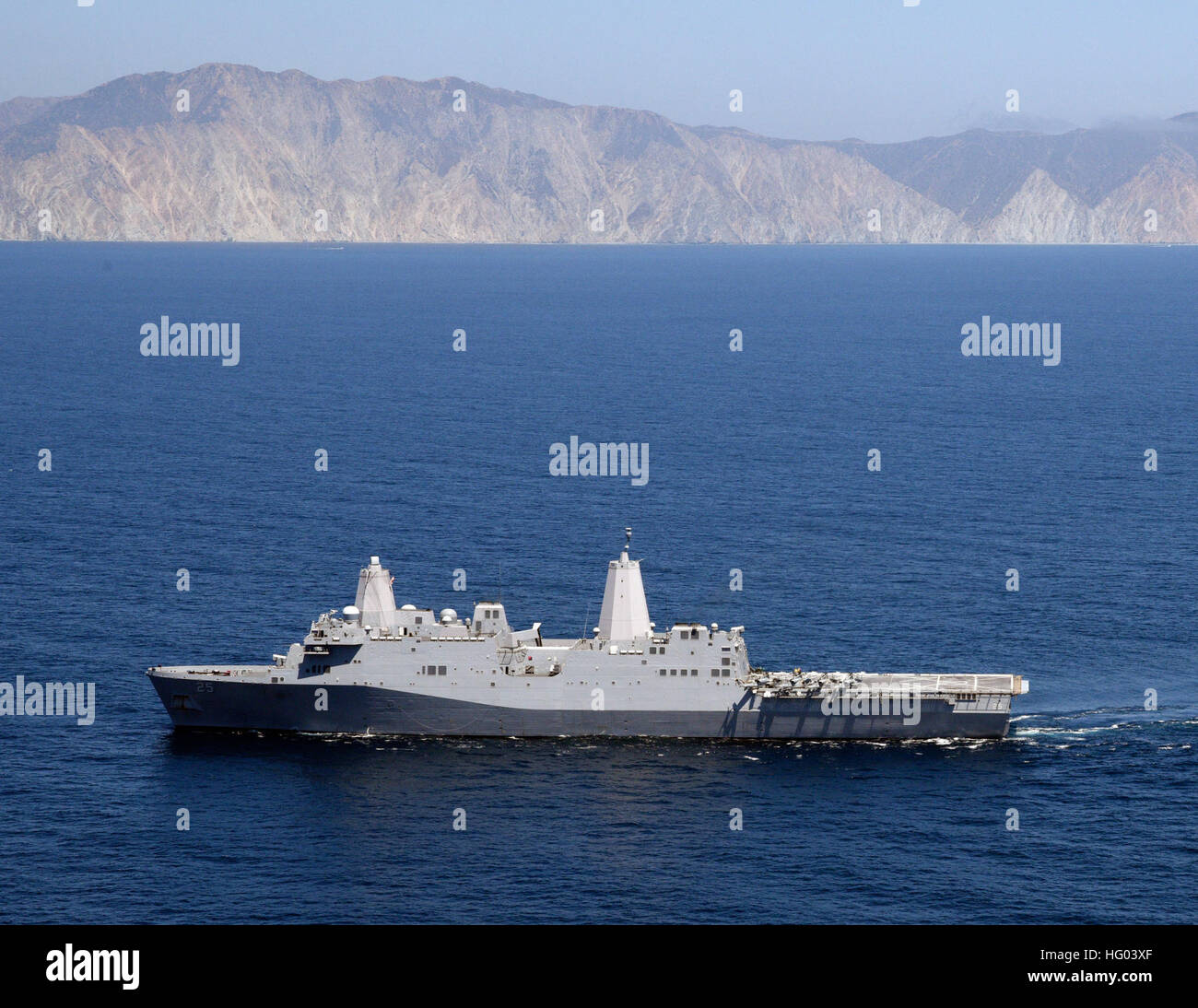 PACIFIC OCEAN (Aug. 23, 2016) San Antonio-class amphibious transport ...