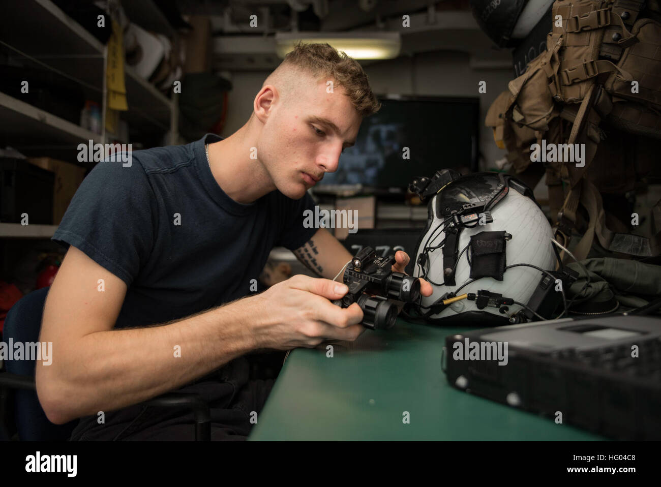 160919-N-WC455-050 ARABIAN GULF (Sept. 19, 2016) Aircrew Survival ...