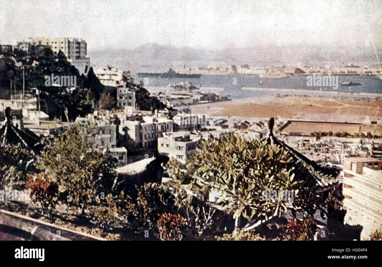 USS Kearsarge (CVA-33) at anchor in Hong Kong c1956 Stock Photo - Alamy