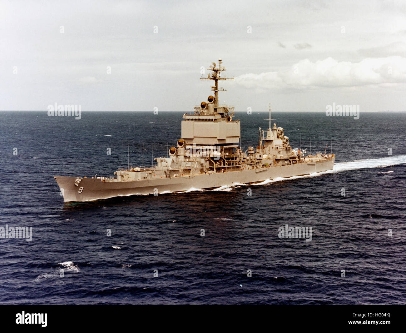 USS Long Beach (CGN-9) underway off Oahu on 9 May 1973 Stock Photo - Alamy
