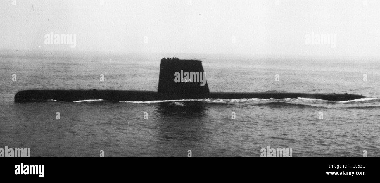 USS Razorback (SS-394) in the Pacific Ocean c1964 Stock Photo - Alamy