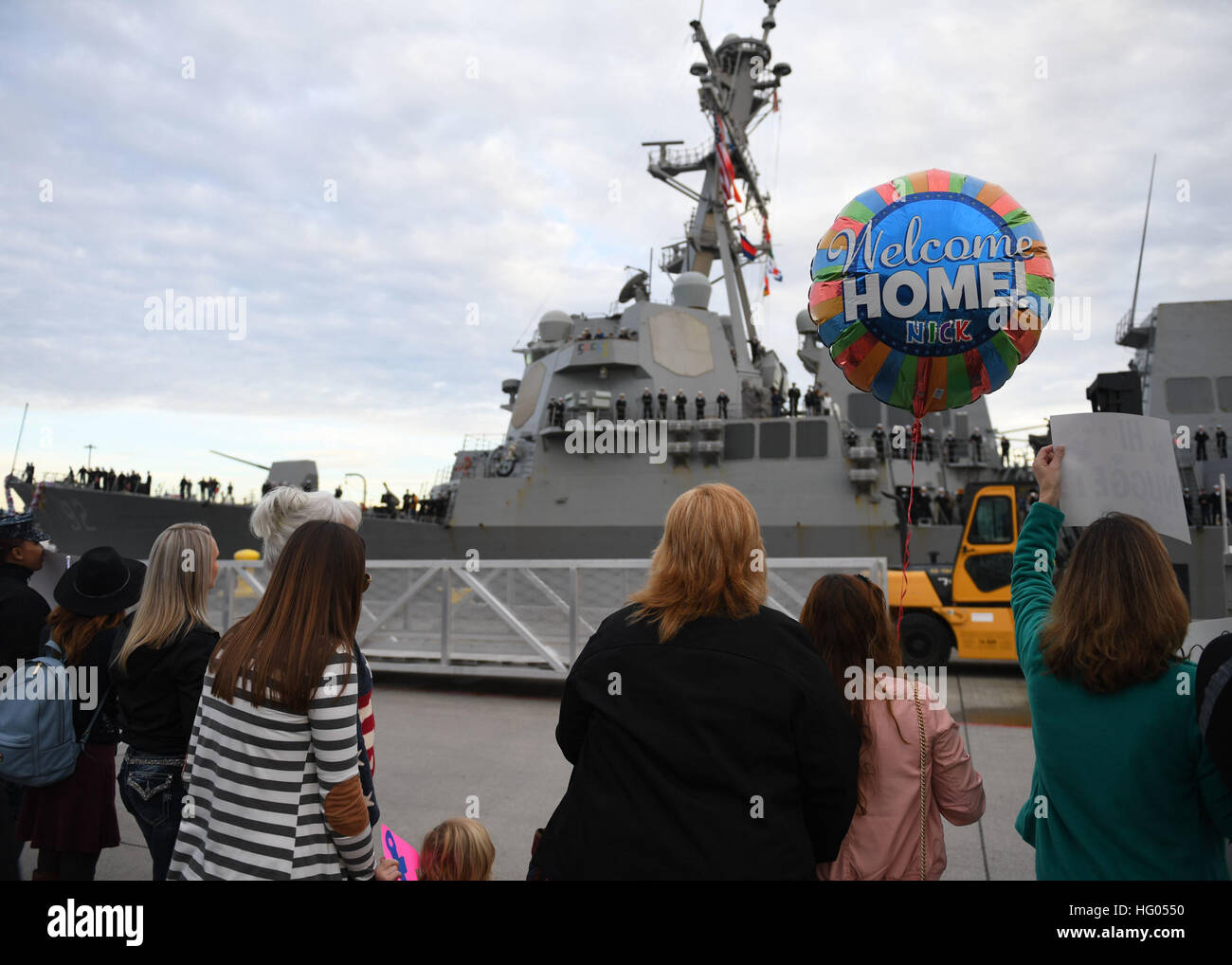 161110-N-WX604-245 EVERETT, Wash. (Nov. 10, 2016) Families and friends ...