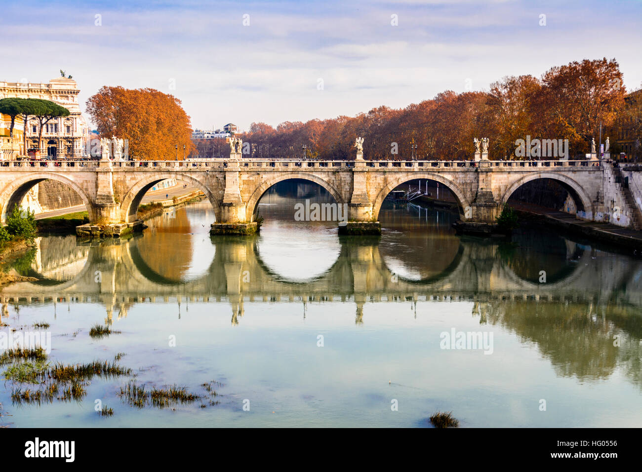 Ponte Sant'Angelo across the river Tiber in Rome Stock Photo - Alamy