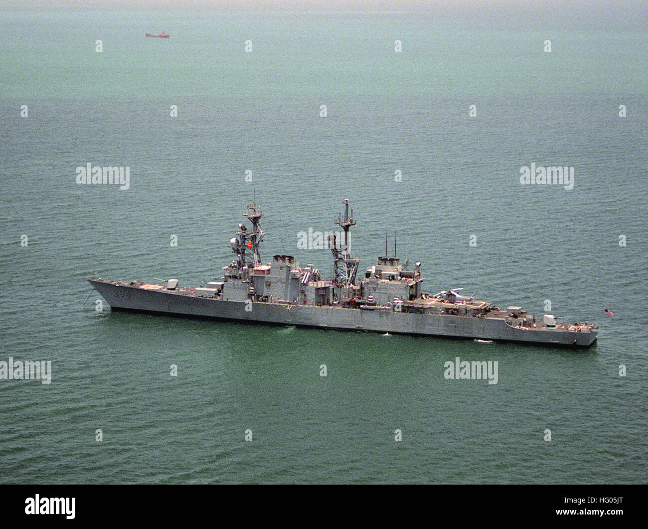 USS Leftwich (DD-984) at anchor off Bahrain on 16 May 1993 Stock Photo ...