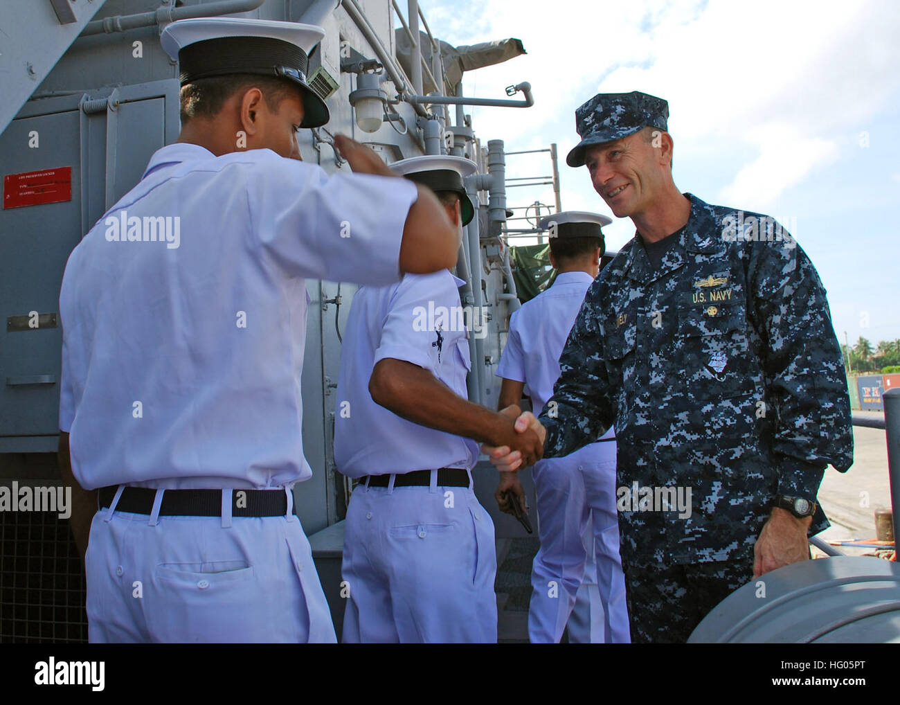 Uss defender hi-res stock photography and images - Alamy