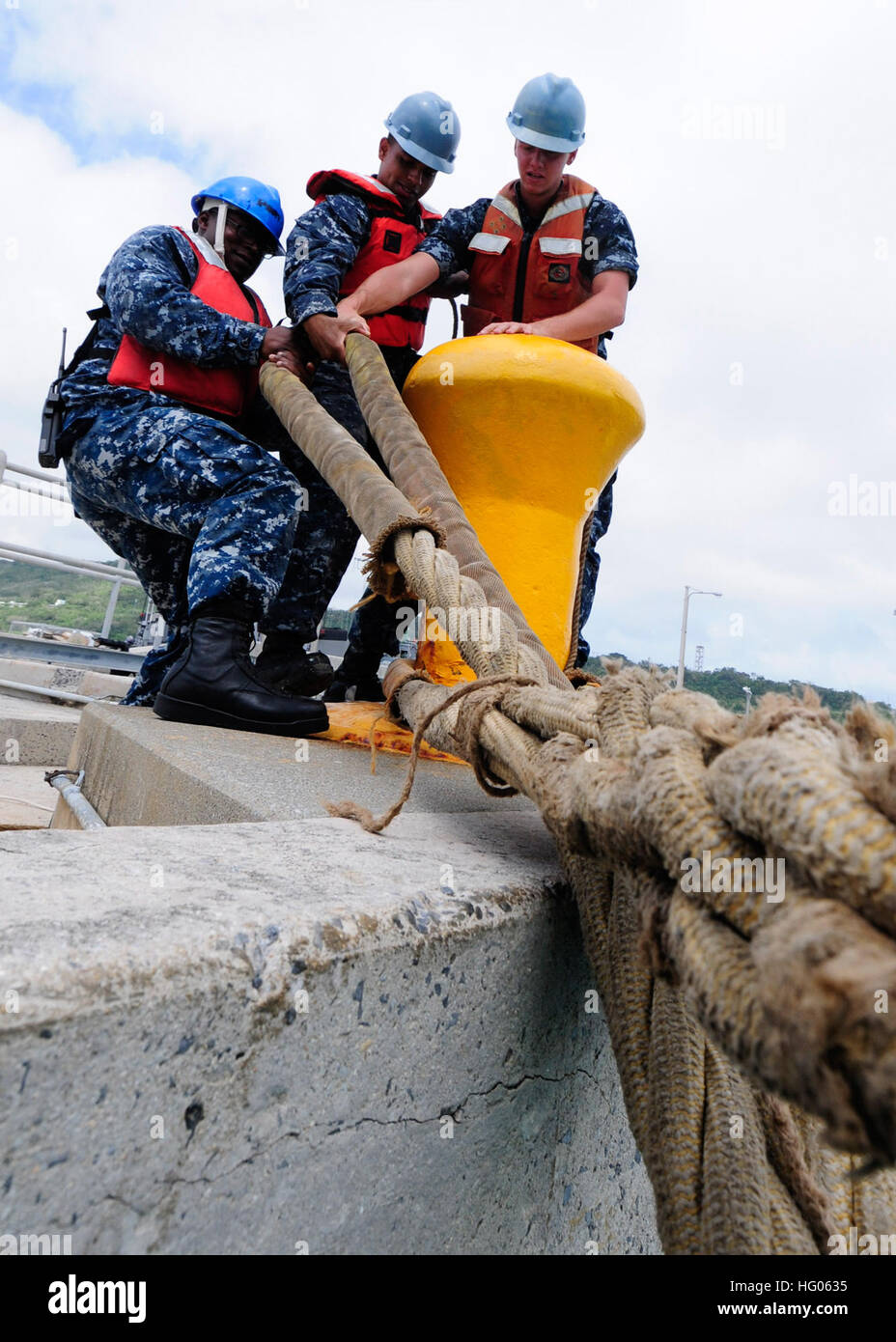 110925-N-WJ771-095 WHITE BEACH NAVAL FACILITY, Japan (Sept. 25, 2011 ...