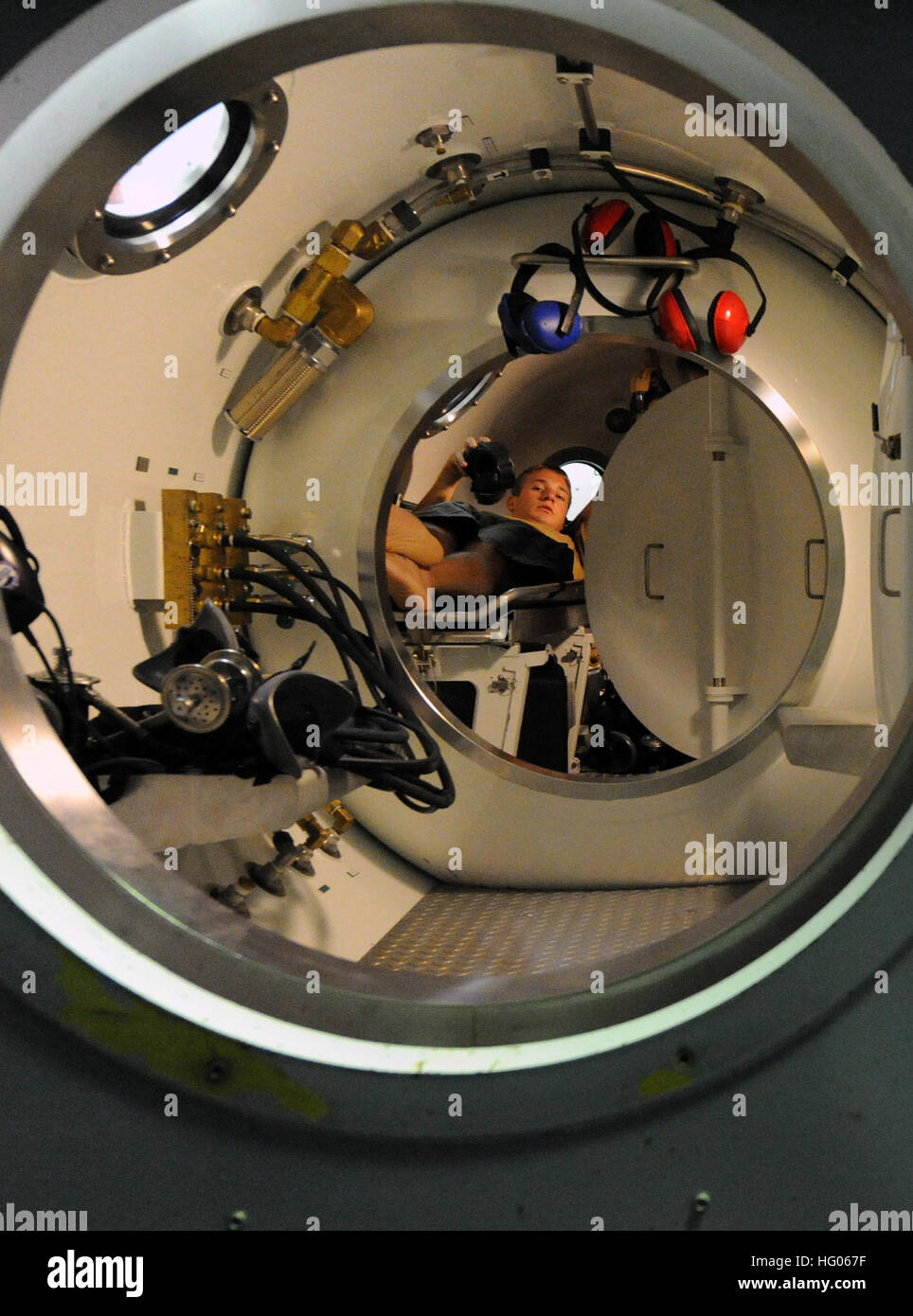 Navy diver 2nd class daniel hi-res stock photography and images - Alamy