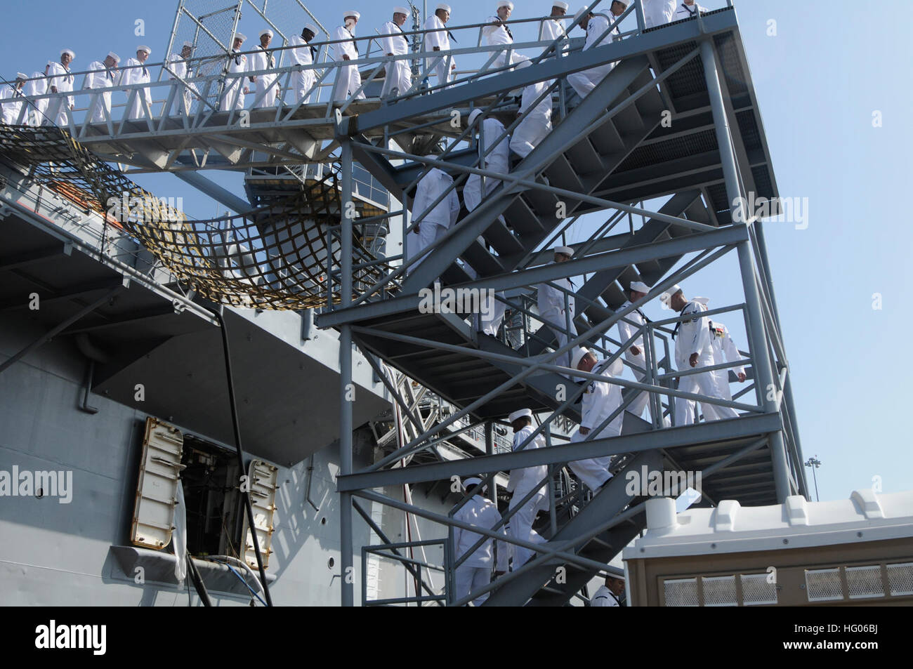 110930-N-UM054-130 SAN DIEGO (Sept. 30, 2011) Sailors assigned to the ...