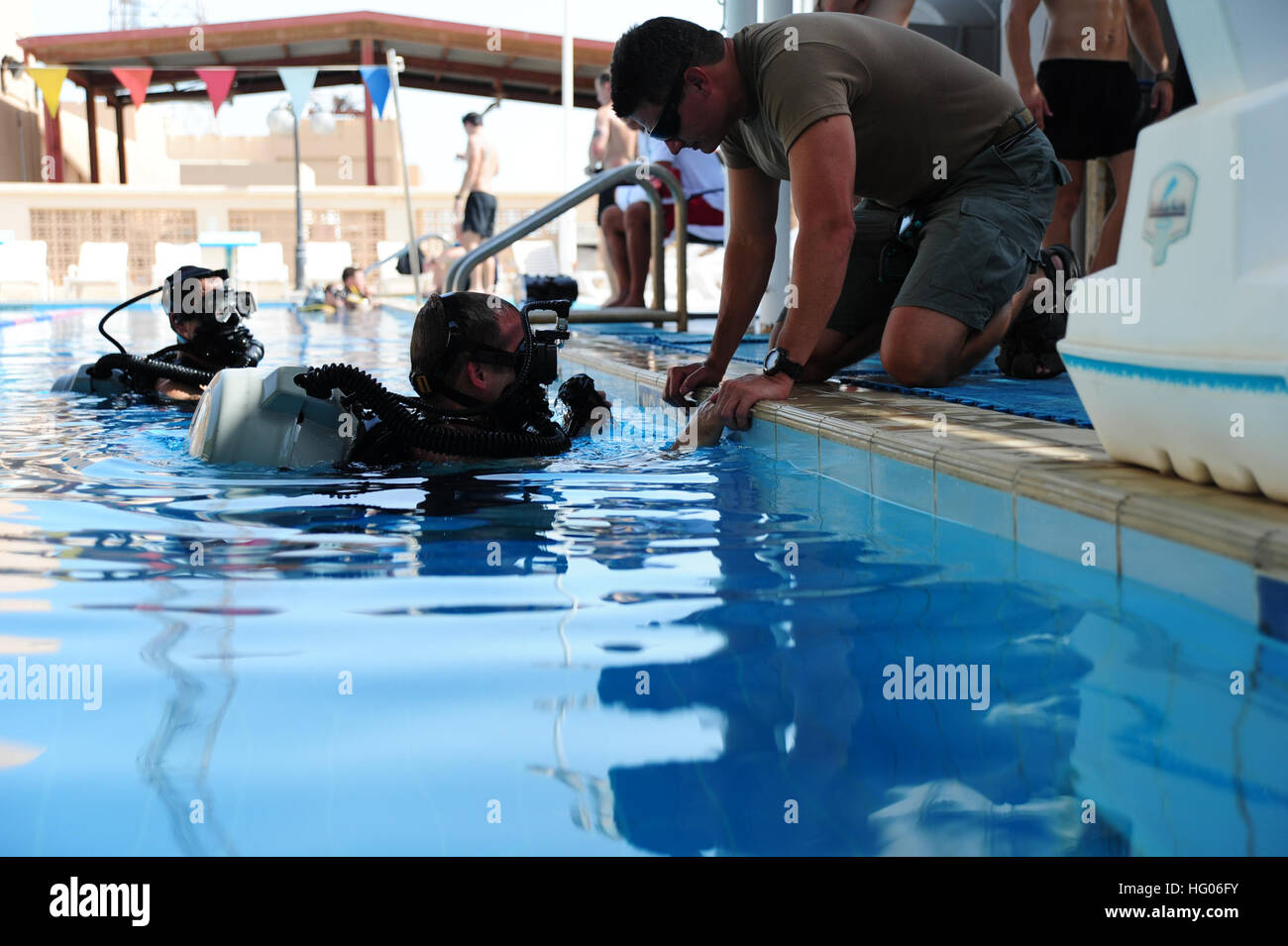 Mk 16 mod 1 underwater breathing apparatus hi-res stock photography and ...