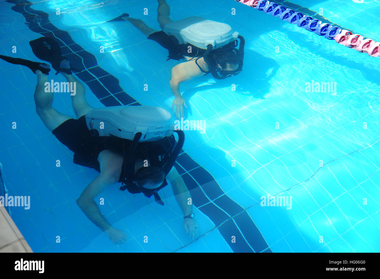 Mk 16 mod 1 underwater breathing apparatus hi-res stock photography and ...