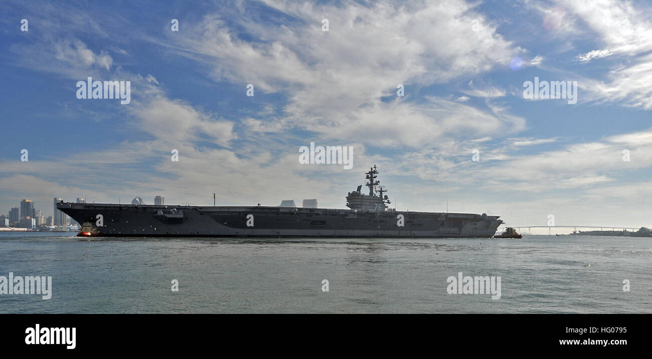 The Nimitz-class aircraft carrier USS Ronald Reagan (CVN 76) transits ...