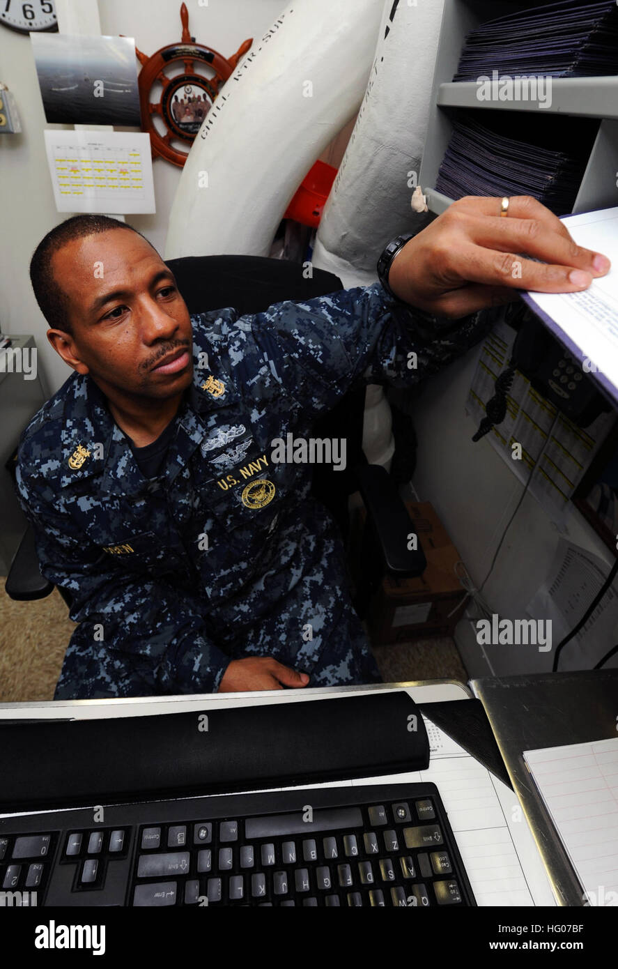Navy counselors hi-res stock photography and images - Alamy