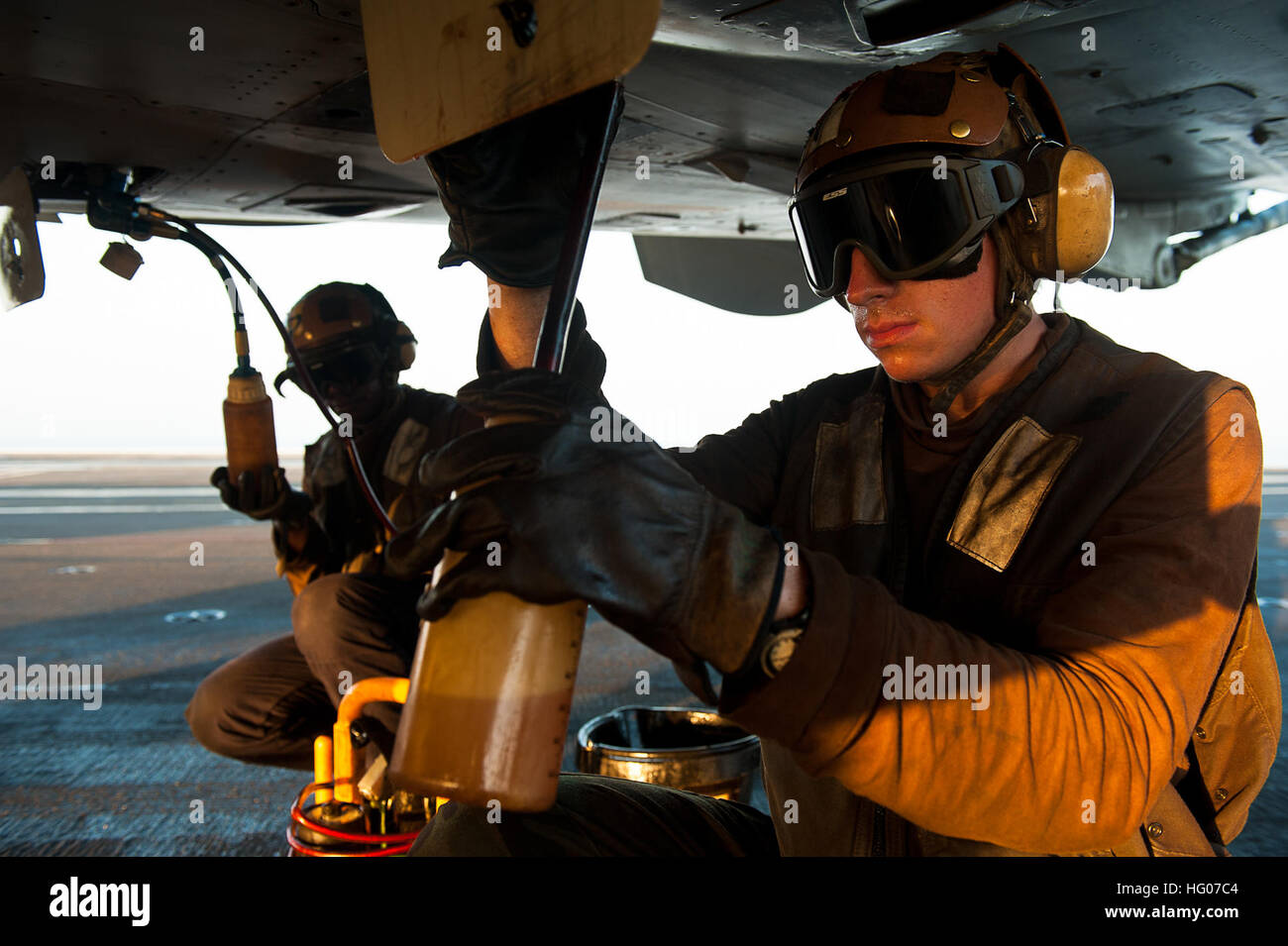 111017-N-BT887-525 ARABIAN SEA (Oct. 17, 2011) Aviation Structural ...