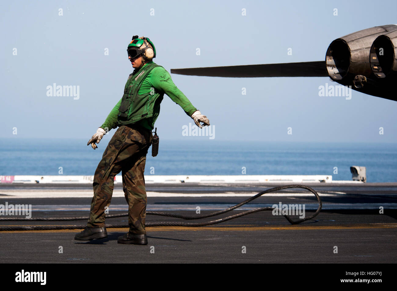 Arresting gear cable hi-res stock photography and images - Alamy