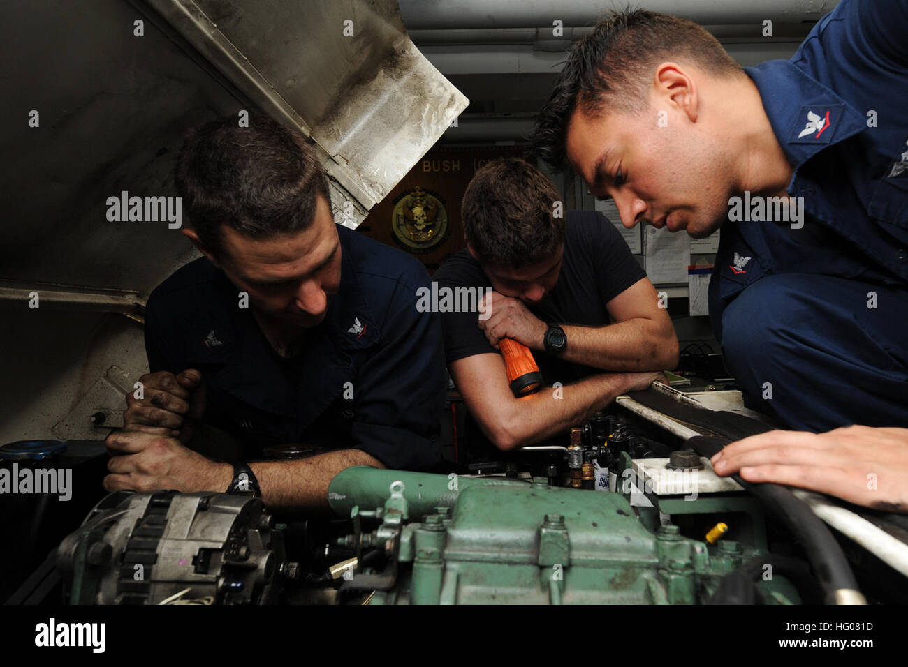 111028-N-XE109-044 ARABIAN GULF (Oct. 28, 2011) Aviation Support ...