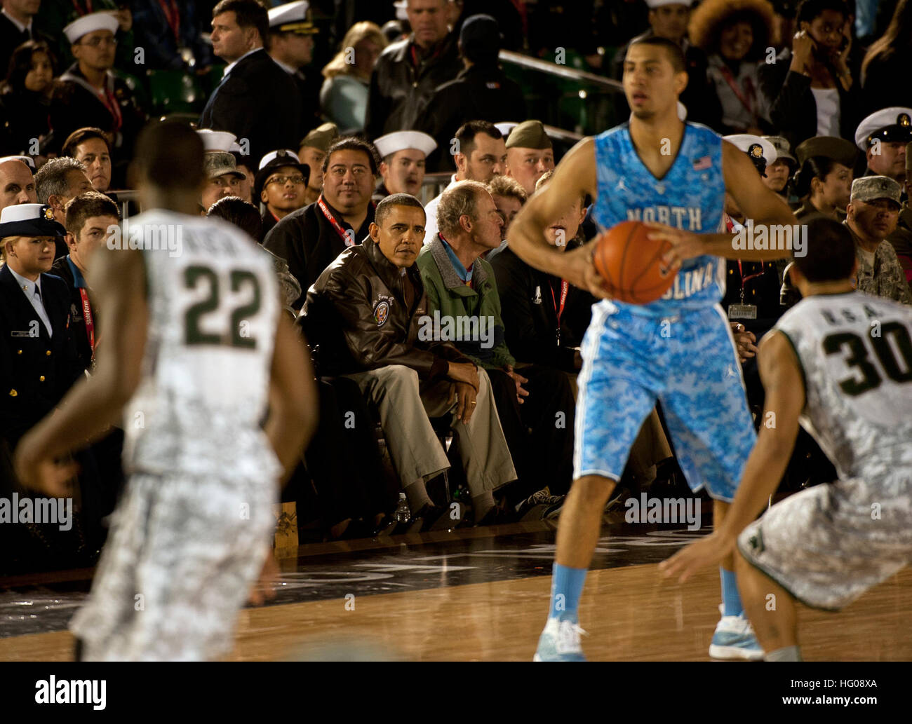 President barack obama watches basketball hi-res stock photography and ...
