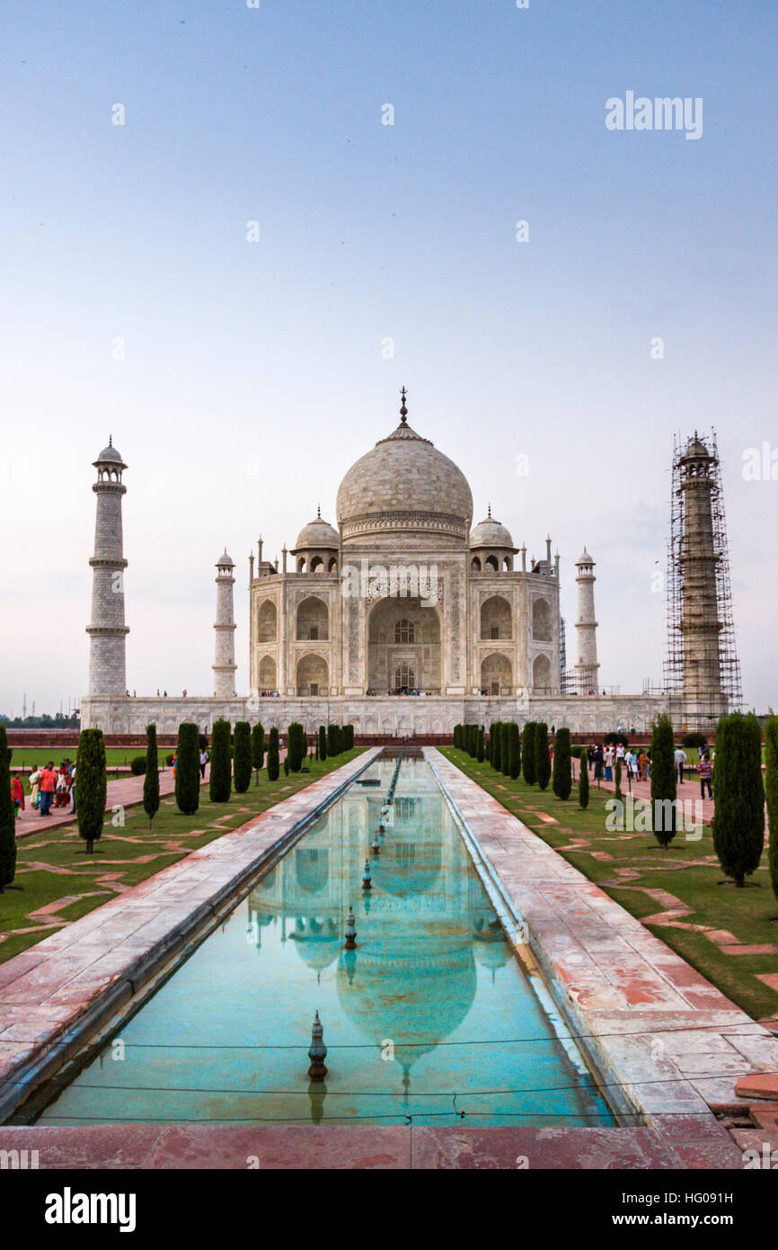 Reflection of a taj mahal at pool in agra hi-res stock photography and ...