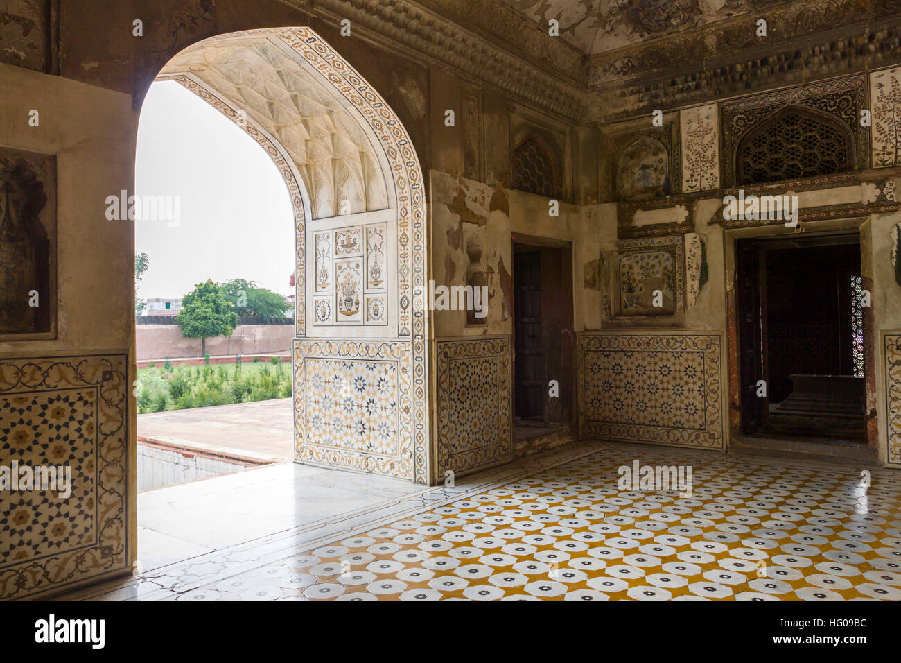 Gate of entrance I'timād-ud-Daulah tomb. Agra, Uttar Pradesh. India ...