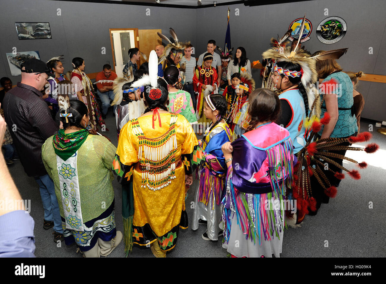 Native american group west u s hi-res stock photography and images - Alamy