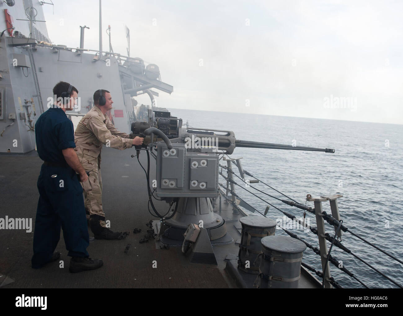 111206-N-FI736-128 ATLANTIC OCEAN (Dec. 6, 2011) Sonar Technician ...