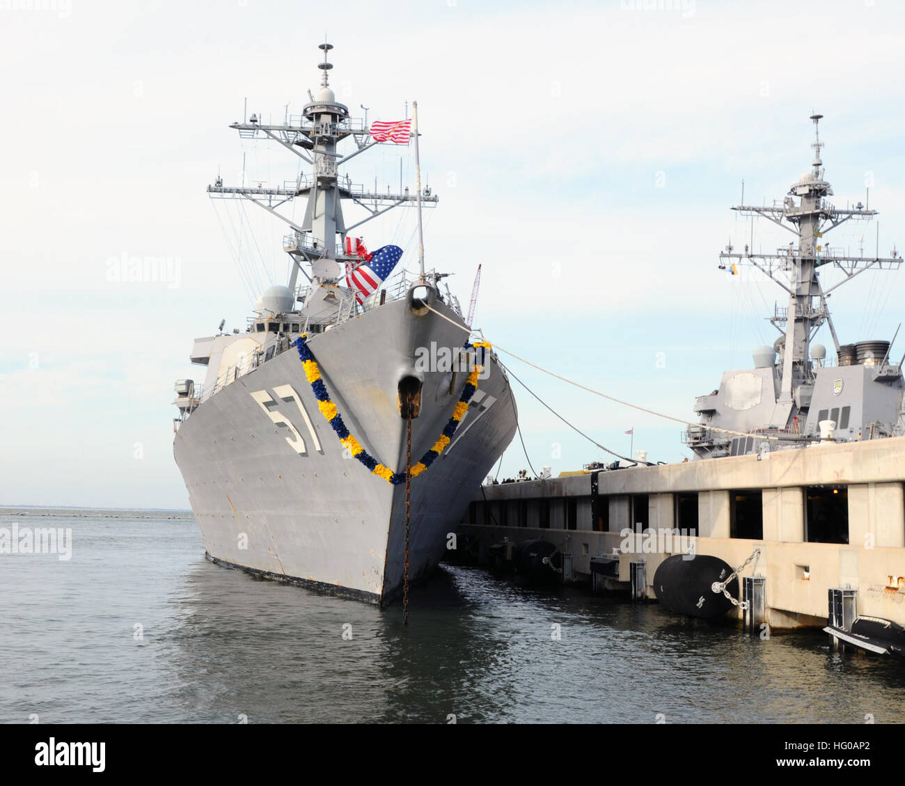 Uss mitscher ddg 47 hi-res stock photography and images - Alamy