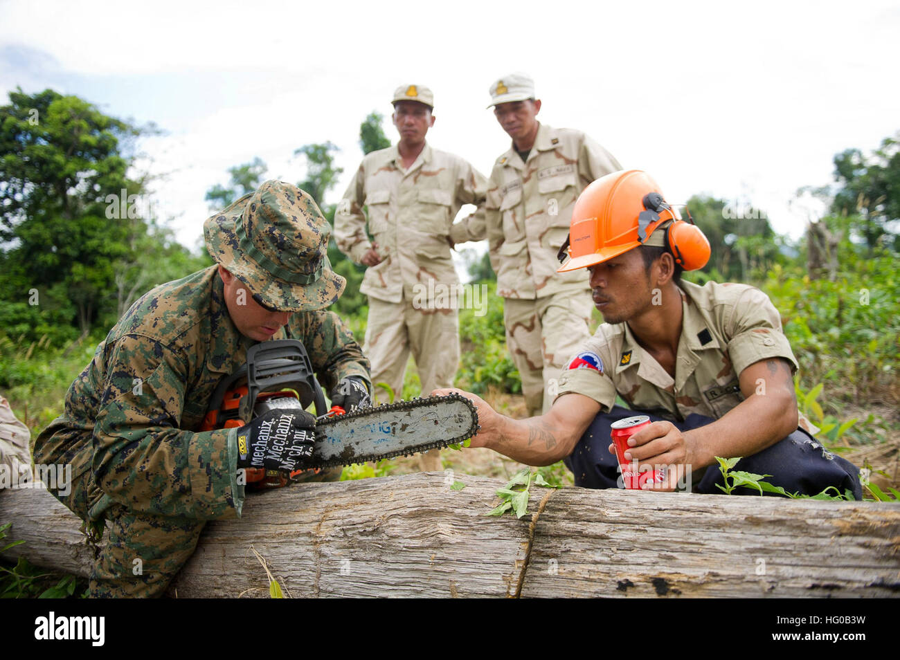 U.S. Sailors and Marines of the 11th MEU conduct a subject matter ...
