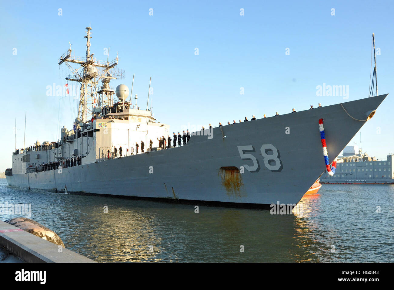 The guided-missile frigate USS Samuel B. Roberts (FFG 58) returns to ...
