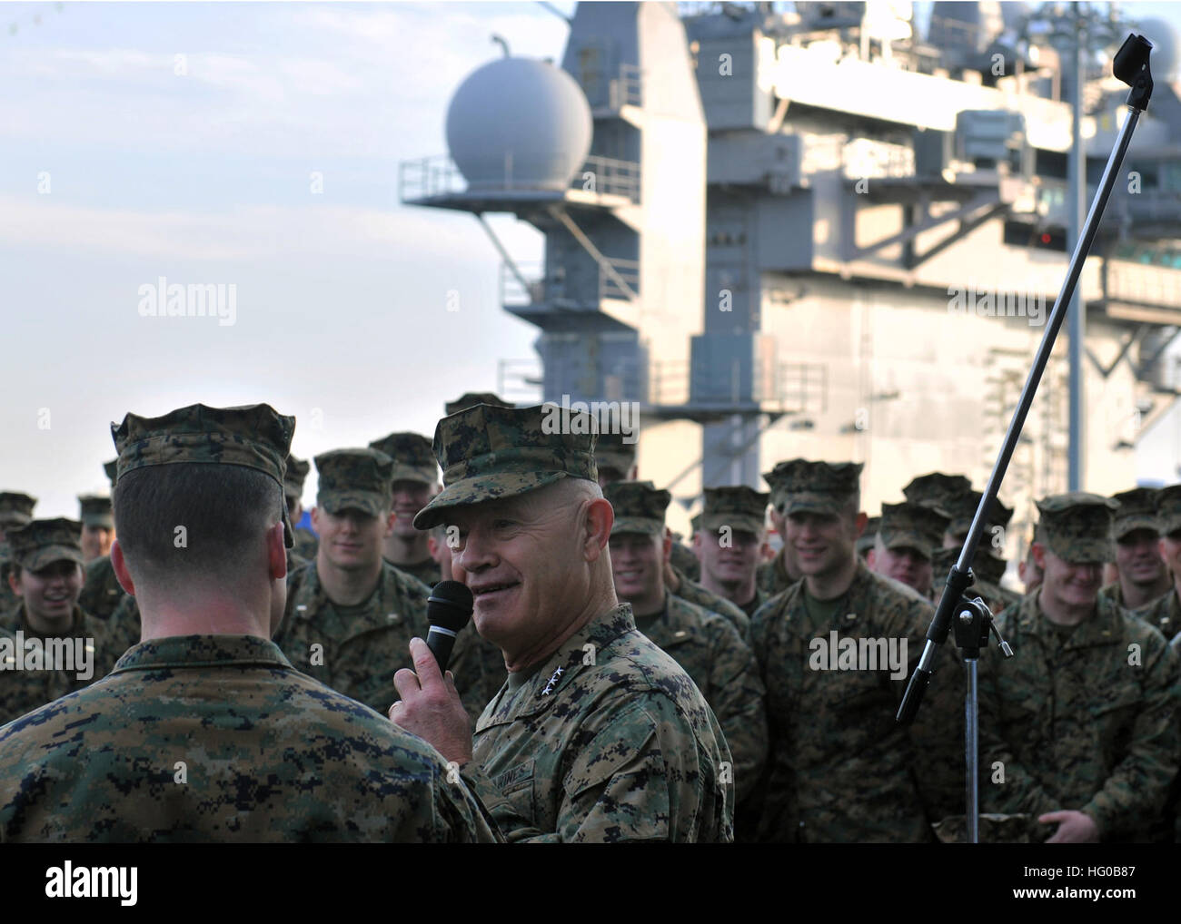Amphibious familiarization exercise hi-res stock photography and images ...