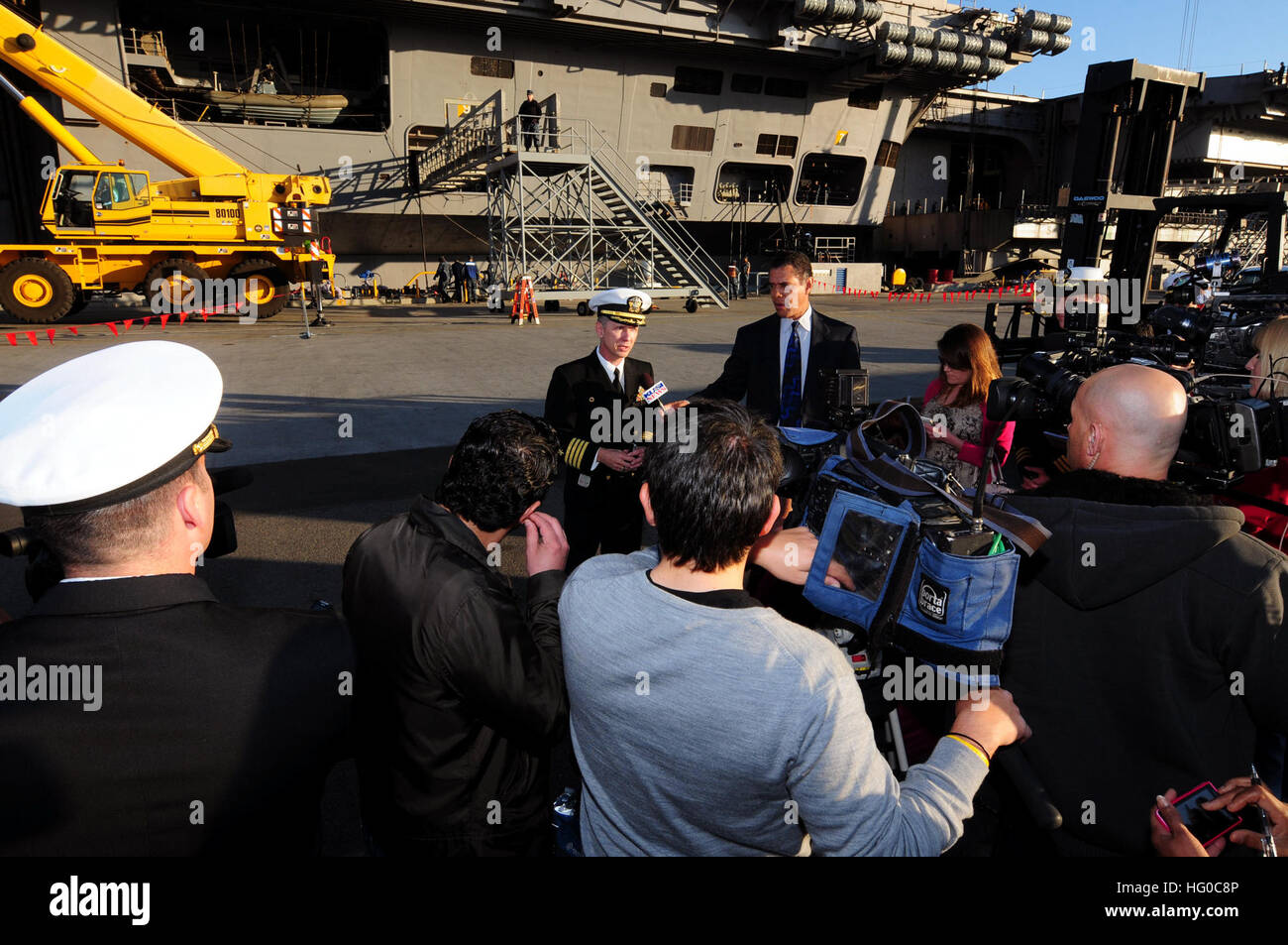 Capt thom burke commanding officer hi-res stock photography and images ...