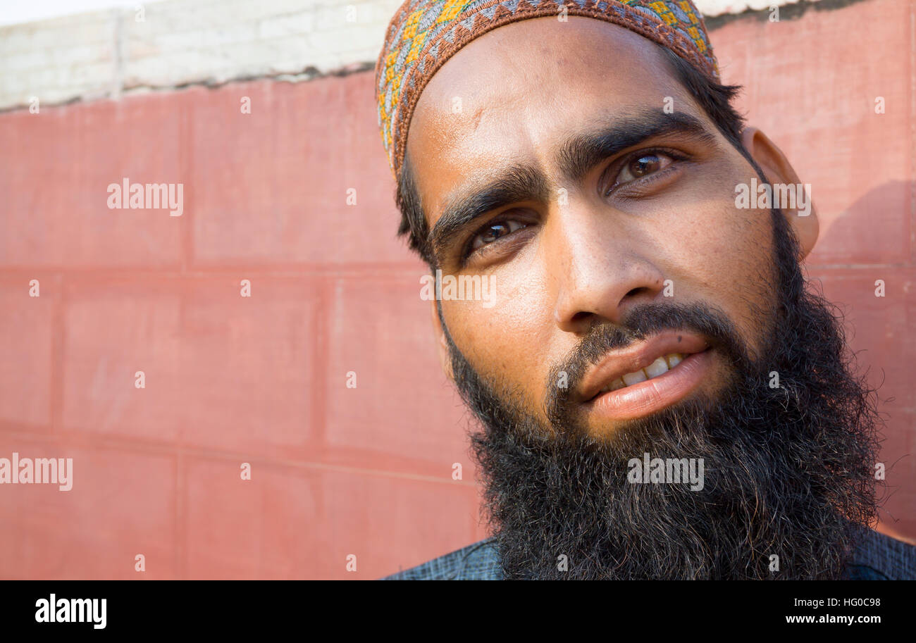 Pakistan traditional clothing + hat hi-res stock photography and images ...