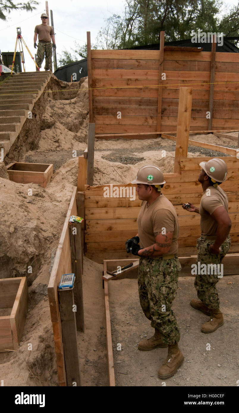 120111-N-WX059-053 KONEOHE MARINE CORPS BASE HAWAII (Jan. 11, 2012 ...